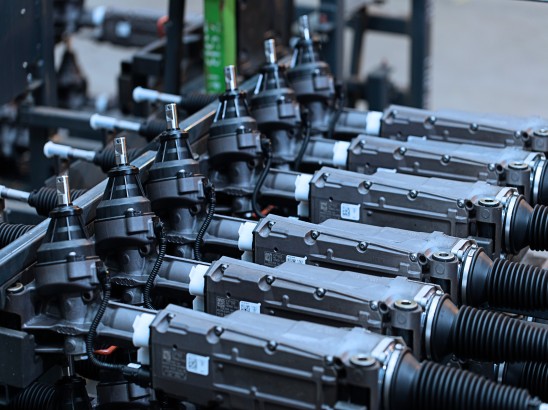 Systemlösungen zur Achsmontage von Fahrwerk & Antrieb | thyssenkrupp