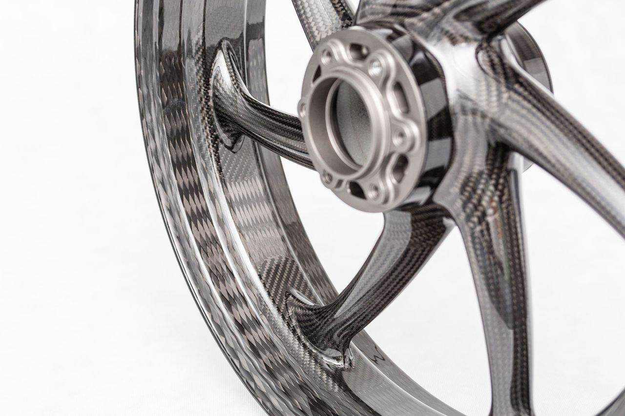 Carbon wheels for private motorbikes: when a material dream comes true